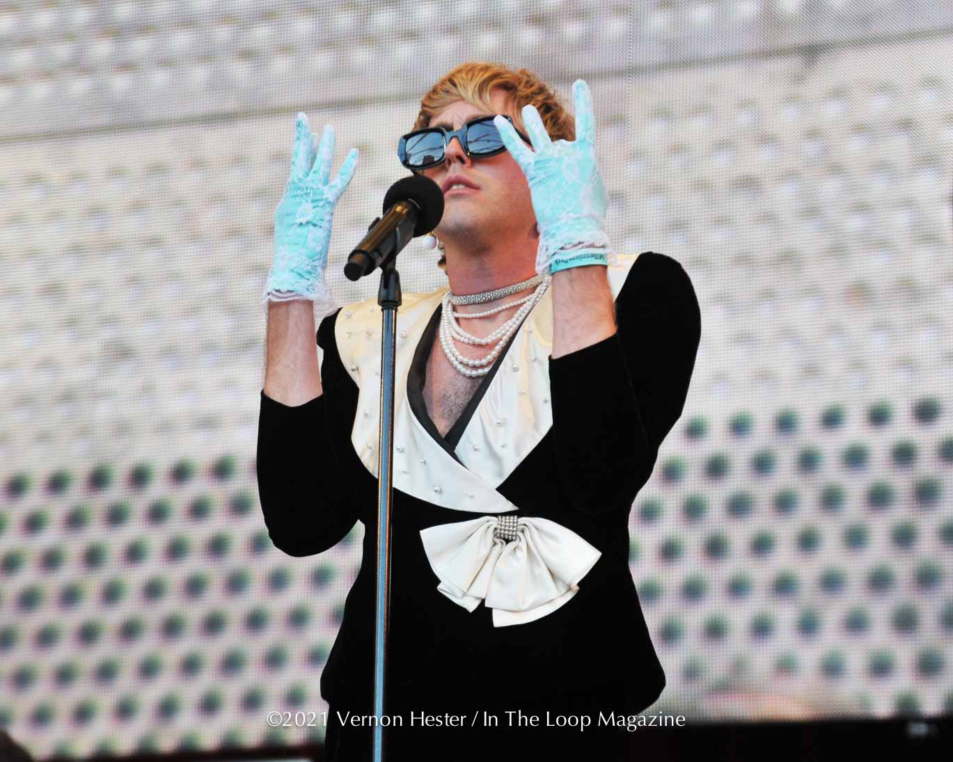 In The Loop Magazine Photo Gallery: Andrew Sa @ Pritzker Pavilion - In ...