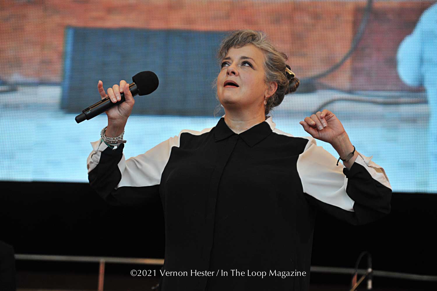 In The Loop Magazine Photo Gallery: Andrew Sa @ Pritzker Pavilion - In ...